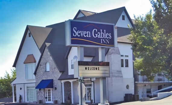 Seven Gables Inn | Branson.com